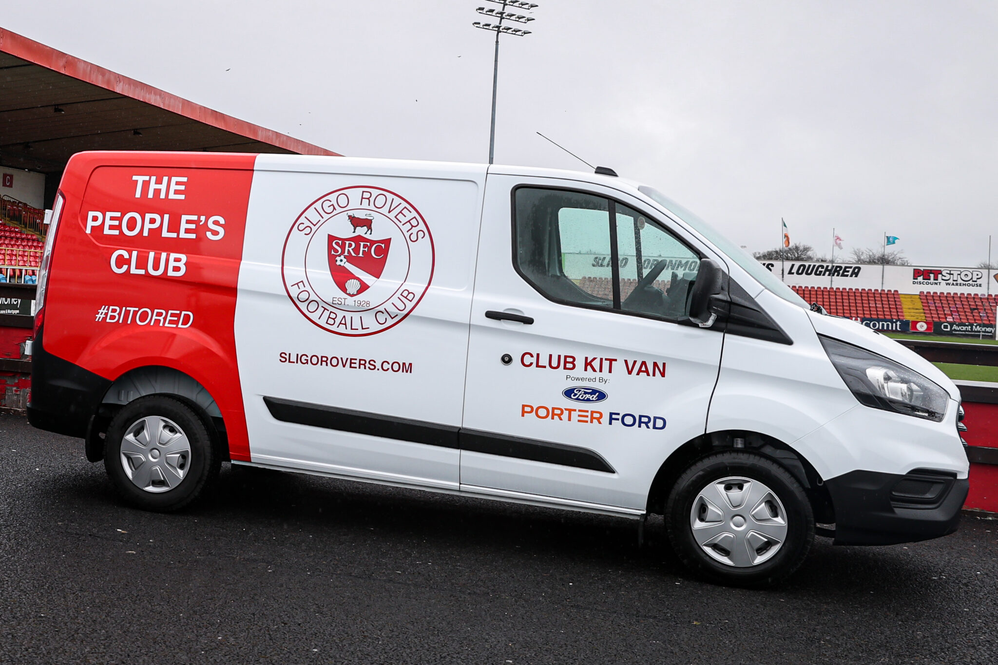 Porter Ford sponsor new kit van – Sligo Rovers